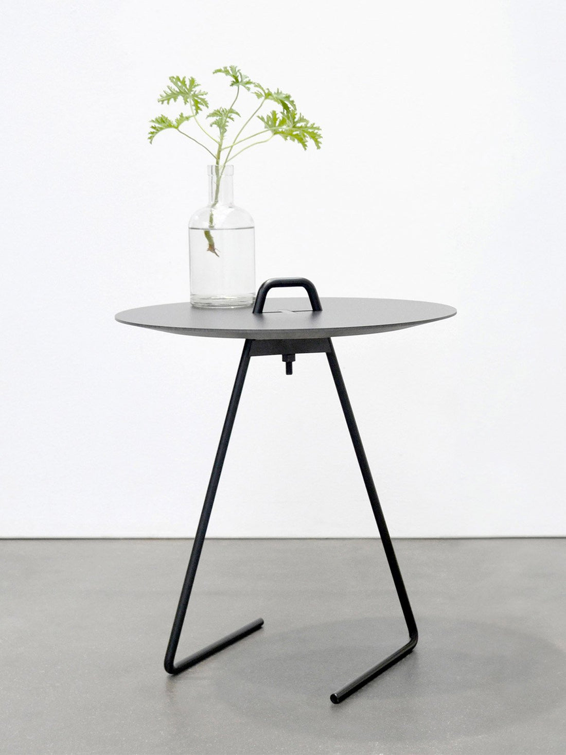 wandering side table, black – miljuu